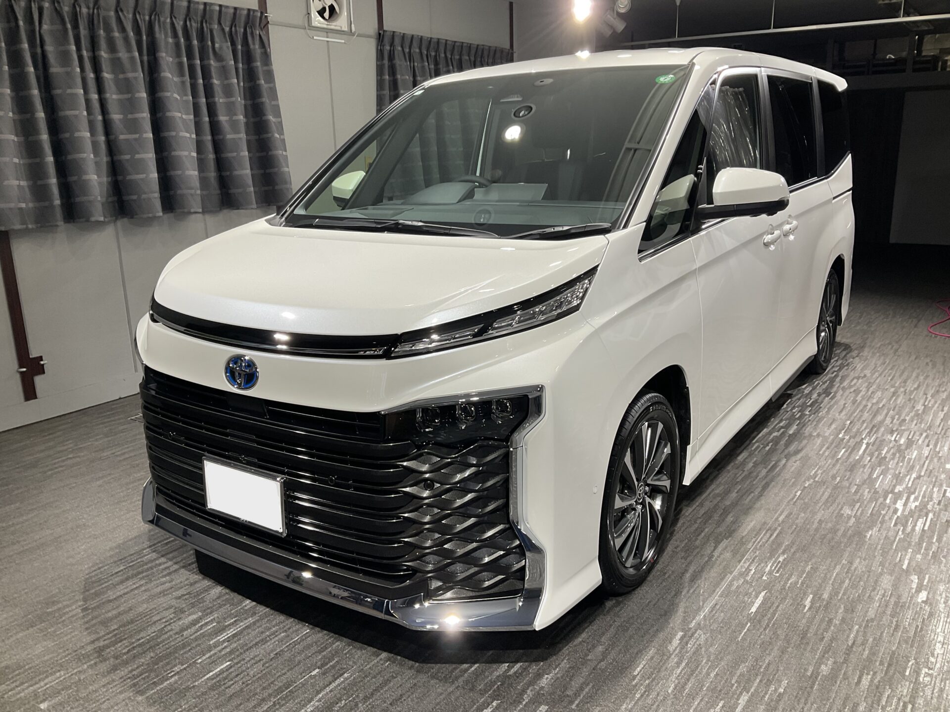 TOYOTA VOXY | Car salon K